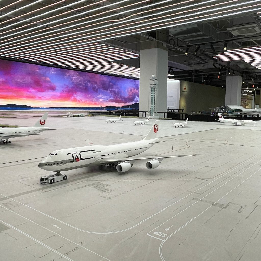 "SMALL WORLDS TOKYO", one of the world's largest miniature theme parks ...