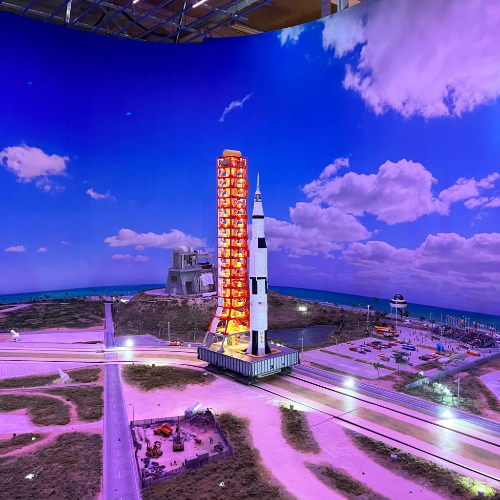 "SMALL WORLDS TOKYO", one of the world's largest miniature theme parks ...